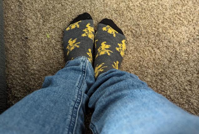 Get on your knees and worship the ground I walk on simp - Raven Jo ...