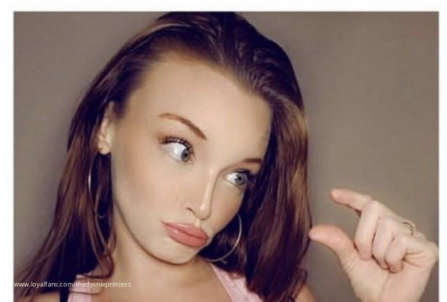 Worship your Princess - The Dysnie Princess Official Profile | www ...