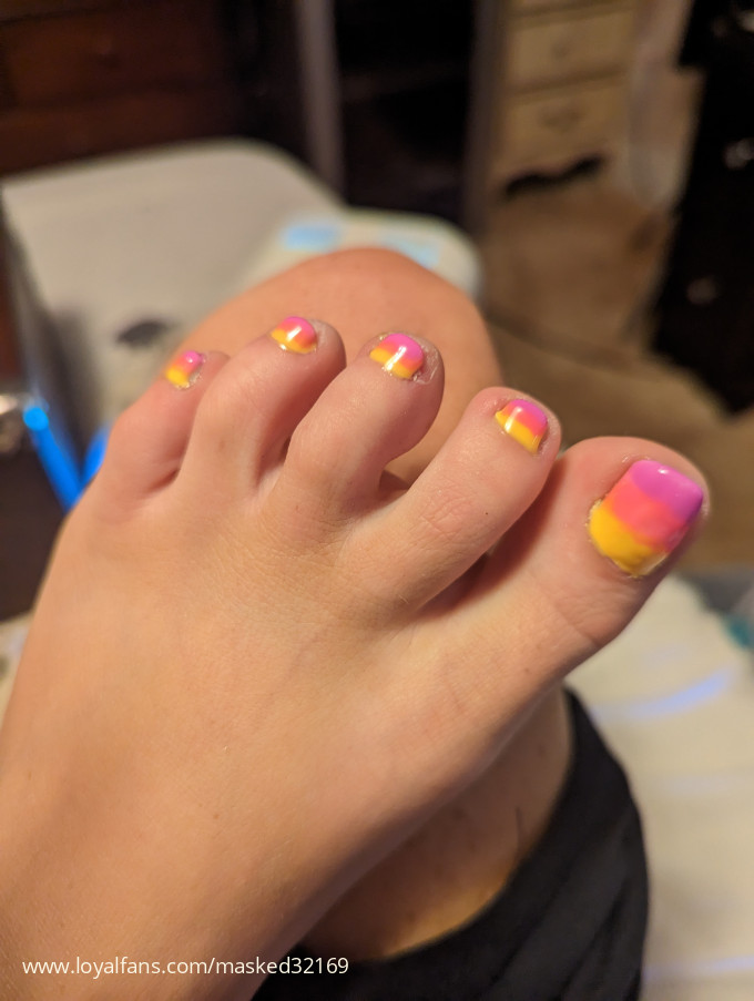 New colors on these toes 💅💅 - Masked32169 Official Photos | www ...