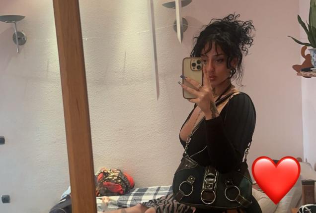 Cover up for now ☺️ - Vanessa_xx Official Profile | www.Loyalfans.com