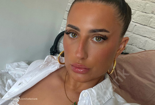 Quick spit video! - Miss Bella FINDOM FEMDOM Official Profile | www ...