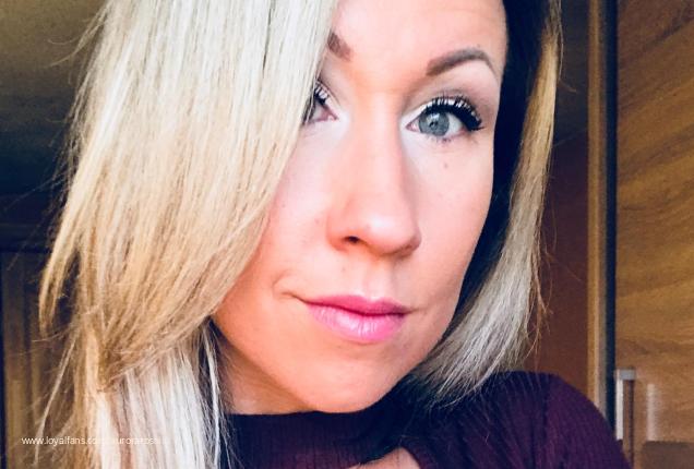 Feet, legs, body worship - Aurora Rossi Official Profile | www.Loyalfans.com