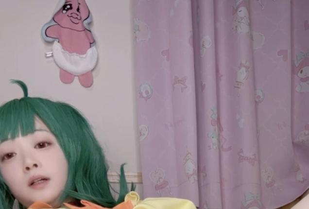 Using a special toy 🦆 - Shio Melon Official Photos | LoyalFans