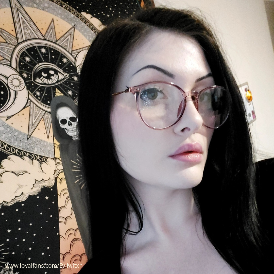 Evilwitxh Lilith ’s Official Social Fan Page | LoyalFans