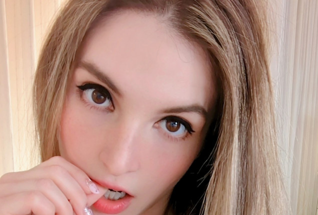 My attention is worth more than gold 💰 - Rebelle Hart Official Photos ...