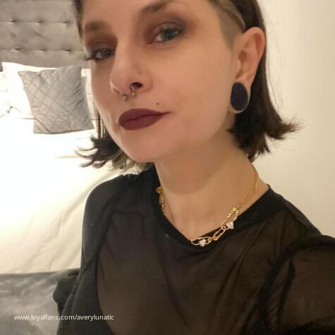 Get to know your goddess 💋 - Avery Lunatic Official Photos | LoyalFans