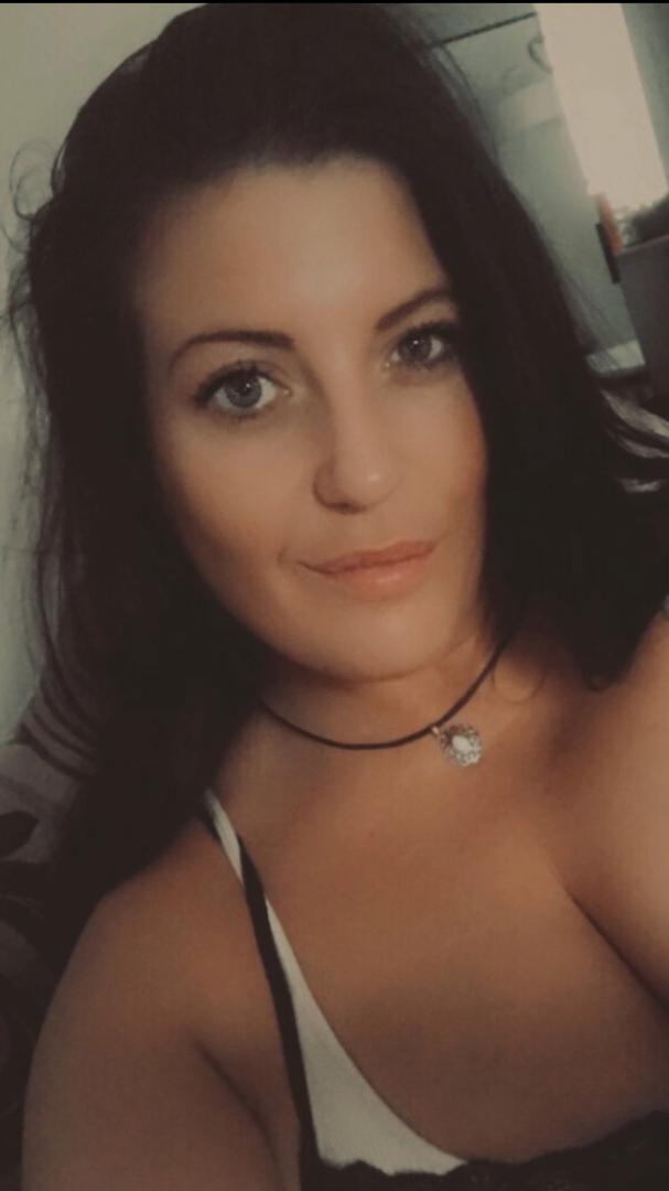 Miss Danielle Velvet’s Official Social Fan Page | LoyalFans