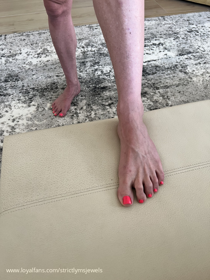 Will you Bow Down and Kiss your Queen’s Feet? - Fitwife Jewels Official ...