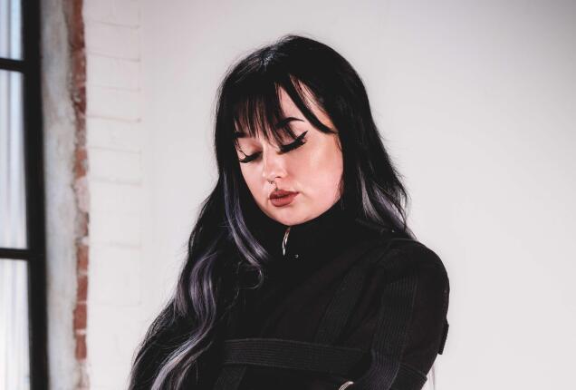 Chloë & Trinity's Straitjacket Escape - EscapesAndPredicaments Official ...