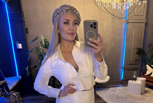 I just hosted 30 women for a workshop - Estelle Sinclair Official Photos | LoyalFans