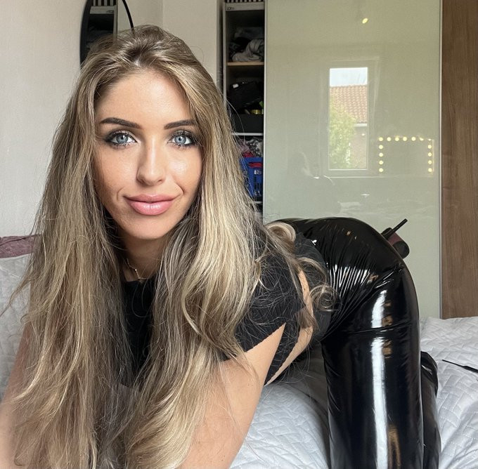 You behind. - Thecruelmistress Official Photos | www.Loyalfans.com