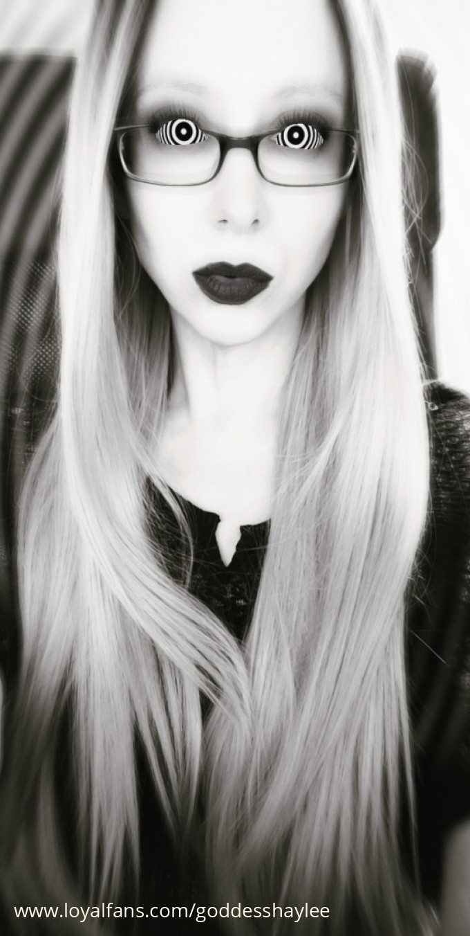 Doing spiral eyes shout outs all day - Goddess Haylee Trance Femdom ...