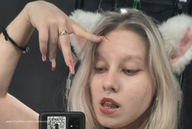 kitty with sharp claws - JuneMoonee Official Photos | www.Loyalfans.com