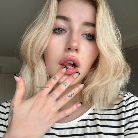 Therapy has never looked this irresistible... - Doctor Cynthia Grey ...