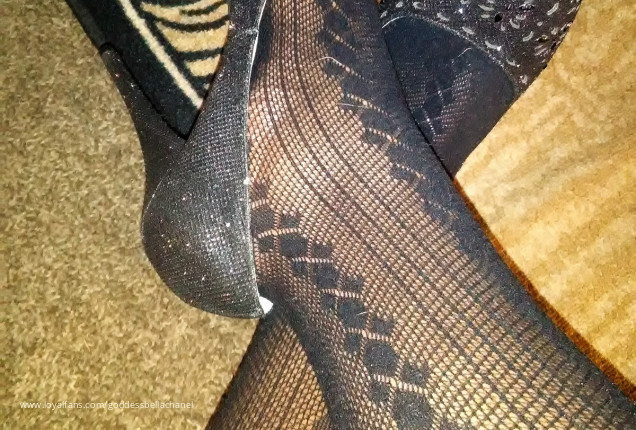 Bow down and kneel before me. - GoddessBellaChanel Official Photos ...