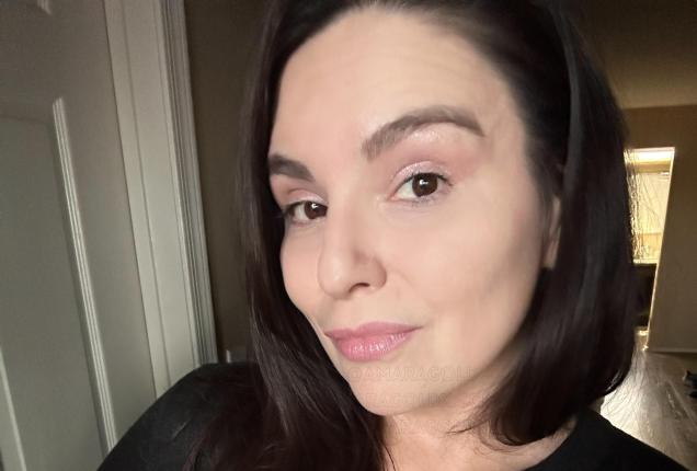 Happy Monday! Let's get it 💋 - Amara G Official Photos | www.Loyalfans.com