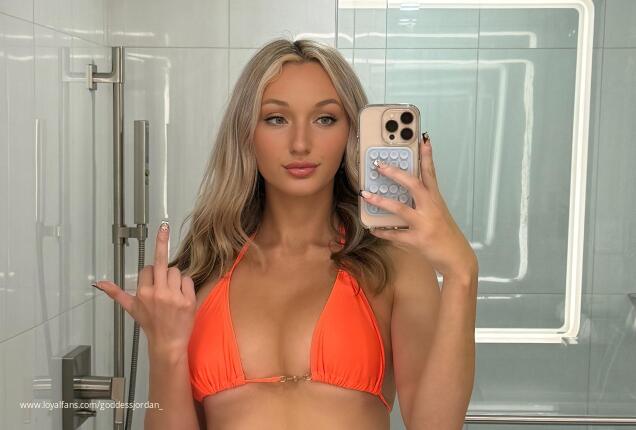 Spread or scrunched? - goddessjordan Official Photos | www.Loyalfans.com