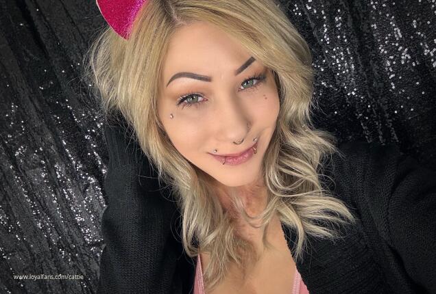 Can play with my girls - Cattie Candescent Official Photos | www.Loyalfans.com