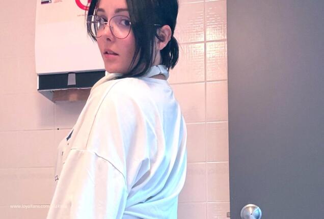 💅🏼 - Makeila Official Photos | www.Loyalfans.com