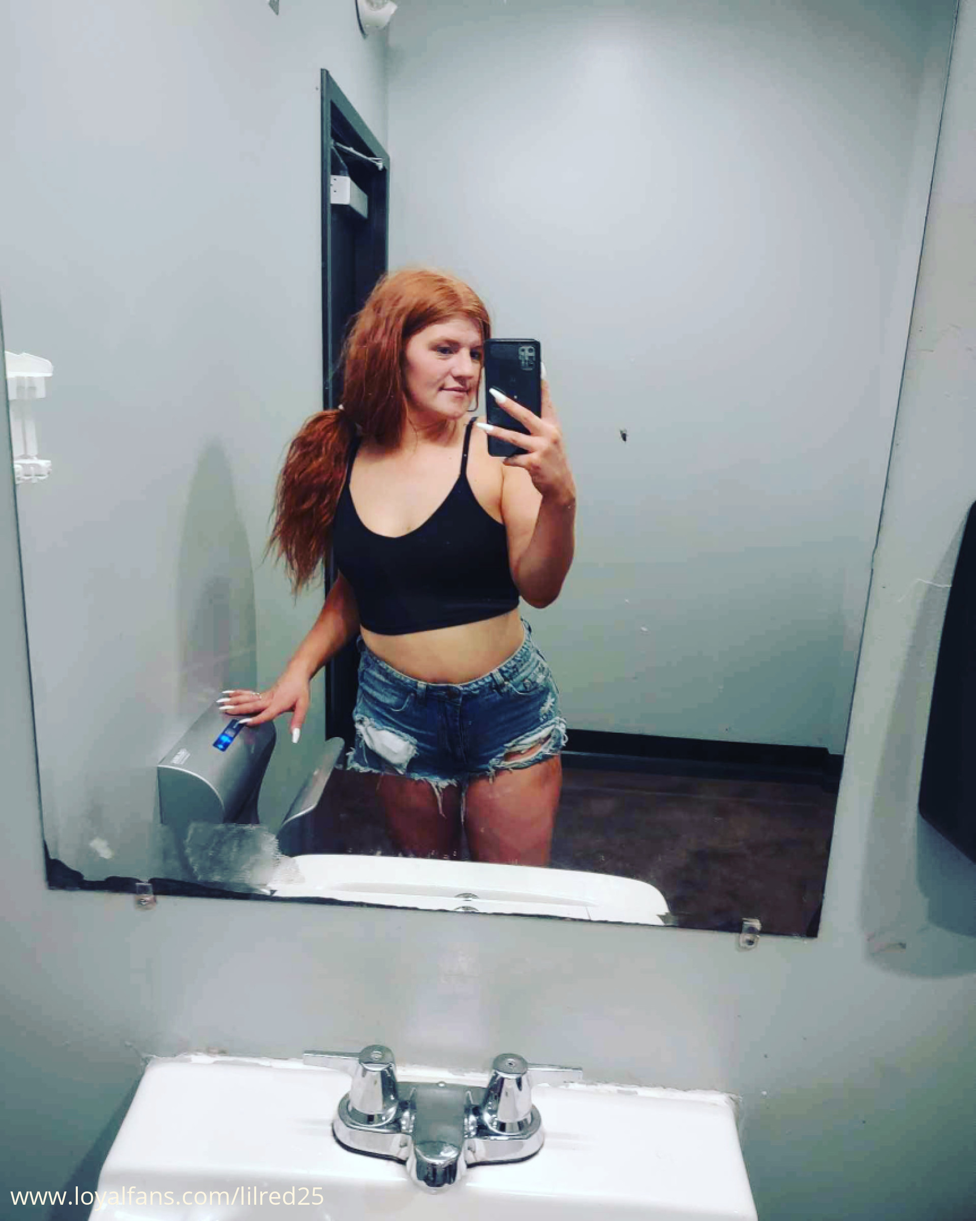 LilRed25's videos and clips | Official account | LoyalFans