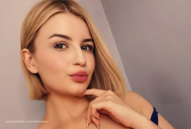 💙 - Isla White Official Photos | www.Loyalfans.com