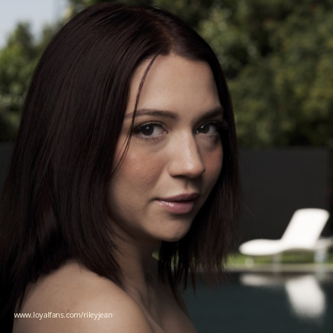 rileyjean's Official Social Fan Page | LoyalFans