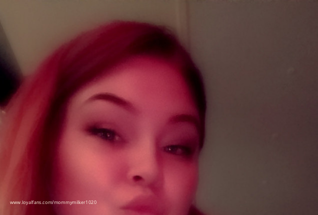 A glimpse of me - MommyMilker1020 Official Photos | www.Loyalfans.com