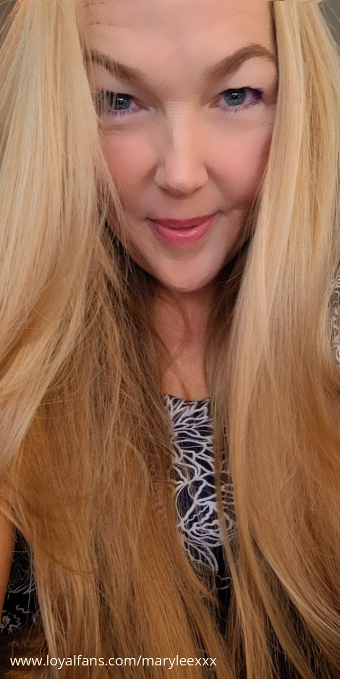 Live 2:20 p.m. Eastern until? Link in bio💙 - MaryLeeXXX Official Photos ...