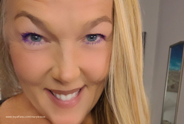 Live 4:40 p.m. Eastern until? Link in bio💋 - MaryLeeXXX Official Photos ...