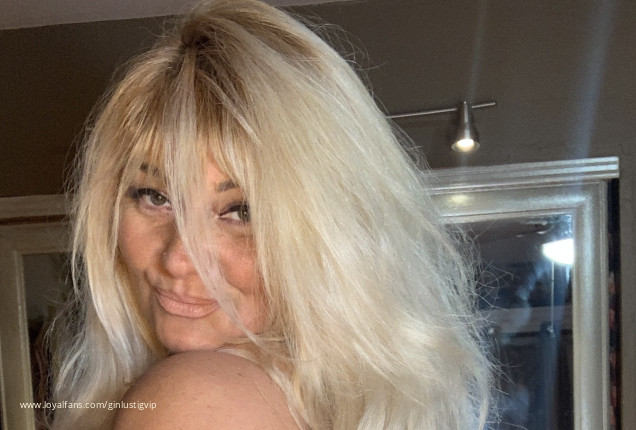 HAPPY FRIDAY - Gin Lustig Official Photos | www.Loyalfans.com