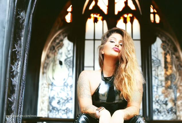 Sensual Seductive Smoking - Miss J Devine Official Profile | www ...