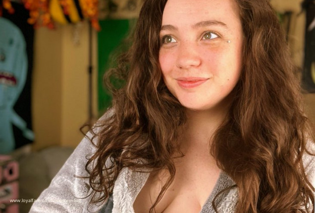 Looking for new fans and friends😘 - Maggie Mead Official Photos | www ...