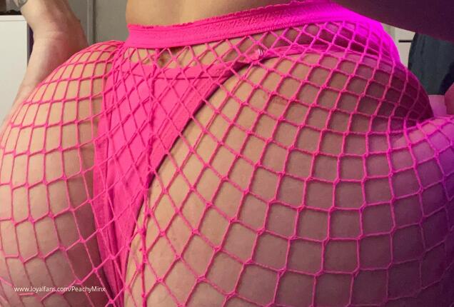 Your Favorite Distraction 💕 - Peachy Minx Official Profile | LoyalFans