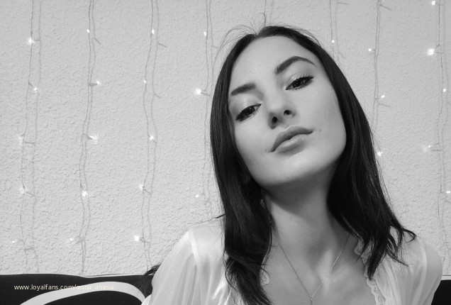 🖤🤍 - AnnaAnesiaa Official Photos | www.Loyalfans.com