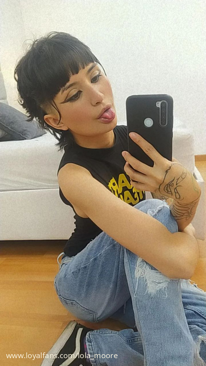 How are you starting your day, love? - LolaMoore Official Photos | www ...