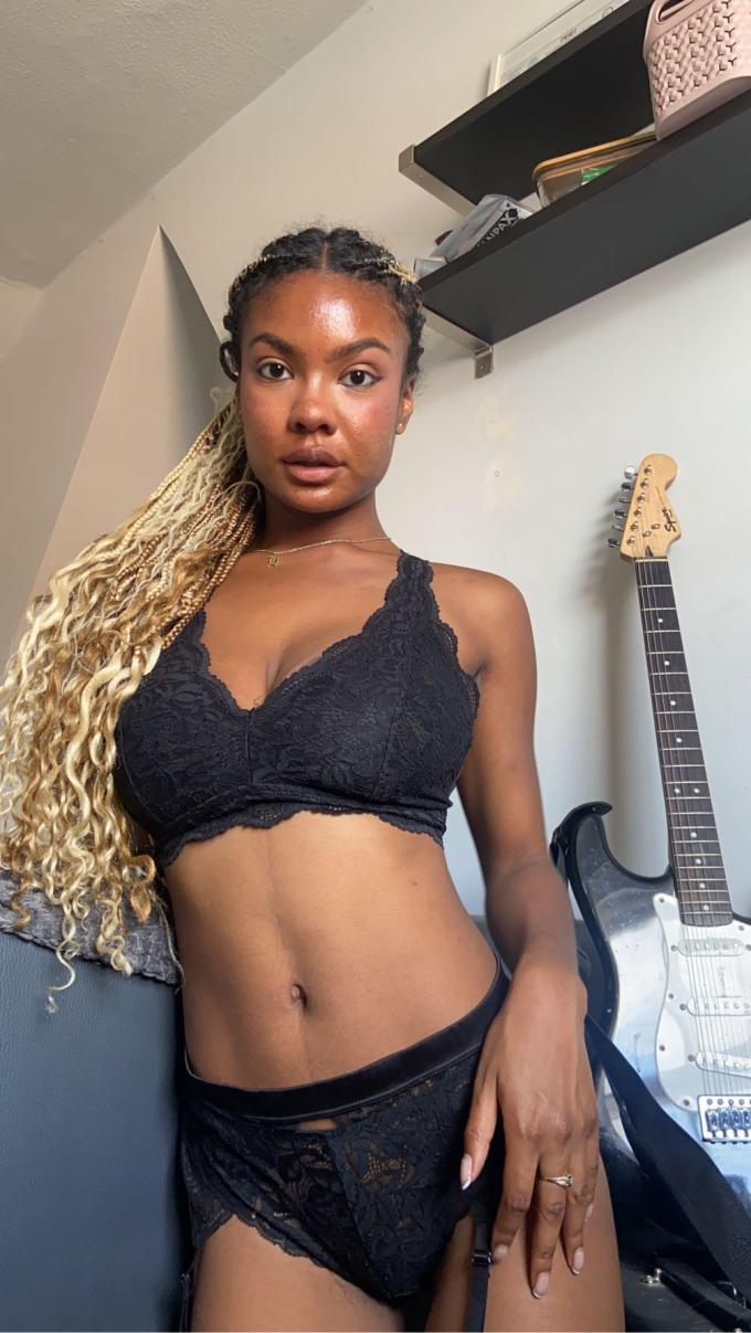 Queen Amara Holloway’s Official Social Fan Page | LoyalFans