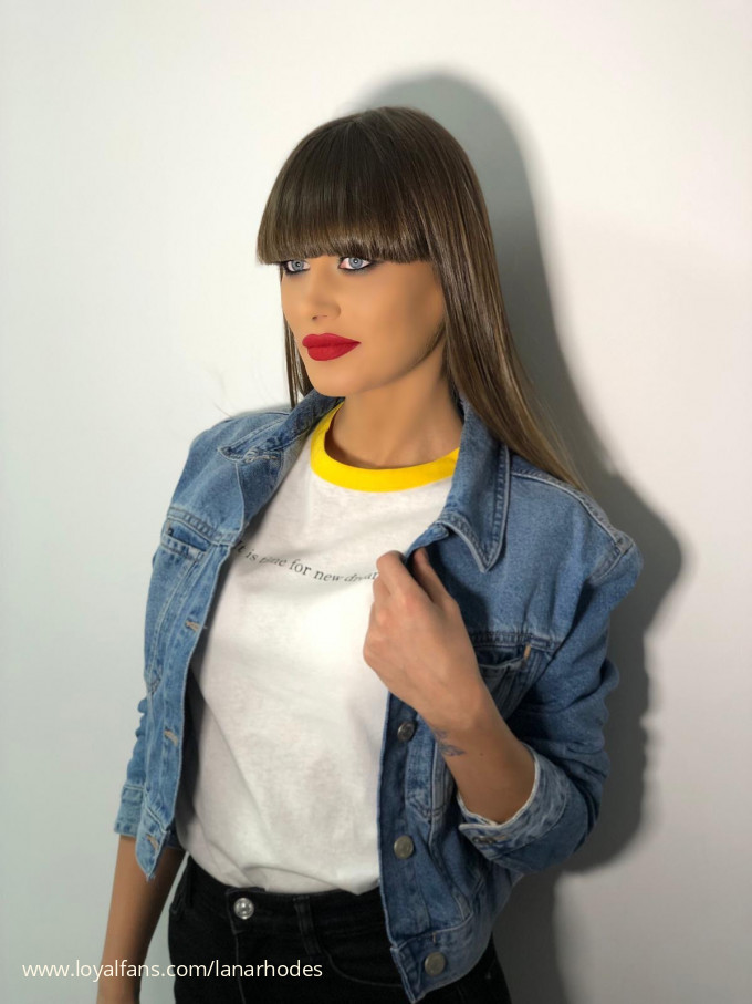 𝒲𝒶𝓁𝓁𝑒𝓉 𝓂𝒾𝓁𝓀𝒾𝓃𝑔. - Lana Rhodes Official Photos | LoyalFans