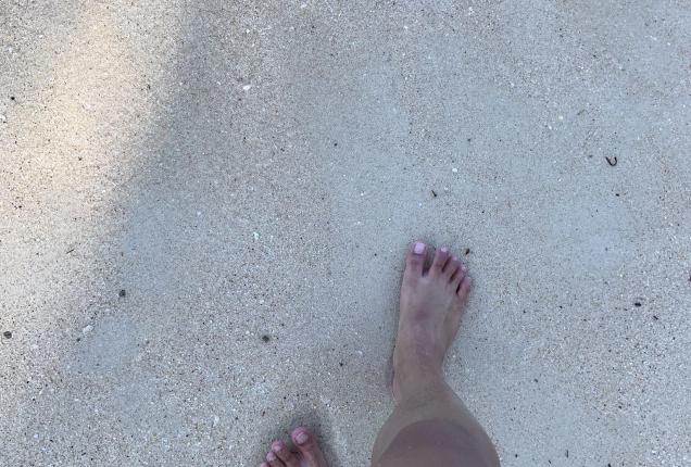 sandy and salty feet for my feet cucks - princess cee findom Official ...