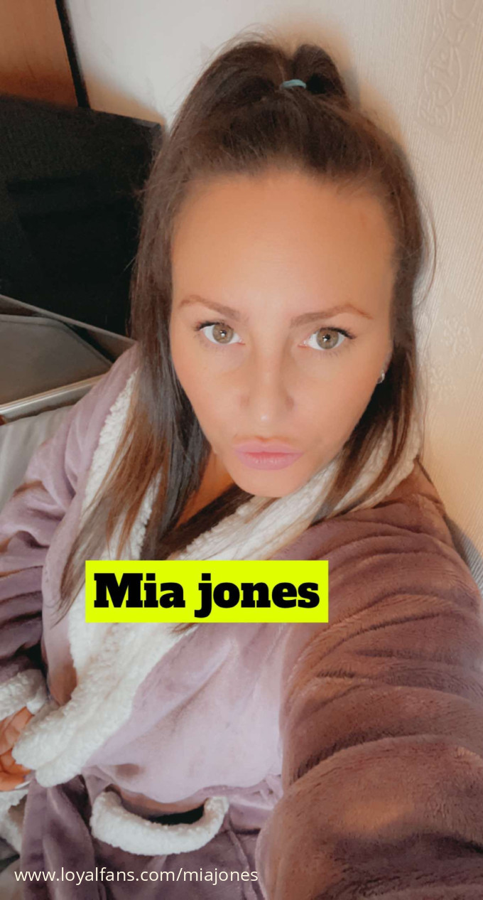 Mia Jones’s Official Social Fan Page | LoyalFans