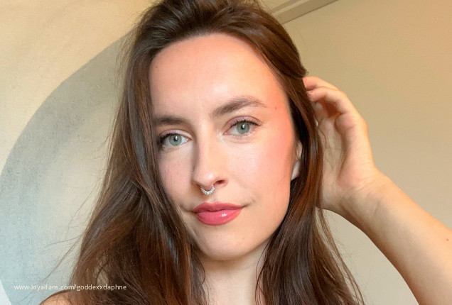 The Kind Of Face That Makes Slaving Away At Your 9 5 Goddexx Daphne
