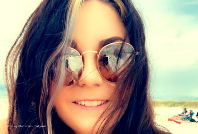 Me & my gf - mollymax Official Photos | www.Loyalfans.com