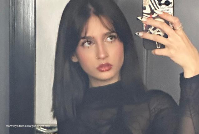 Goddess Loomy Official Profile | www.Loyalfans.com