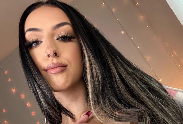 pixels only - alexoava Official Photos | www.Loyalfans.com