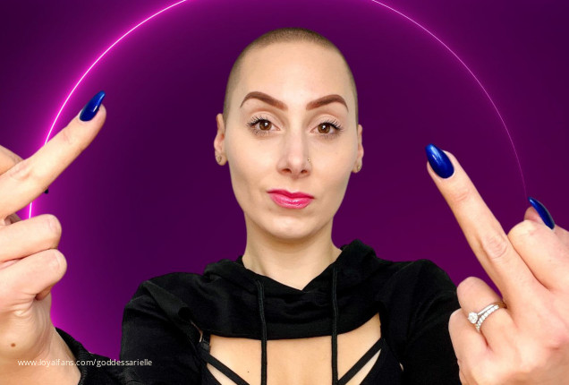 Morning Selfie Goddess Arielle Femdom Findom Official Photos