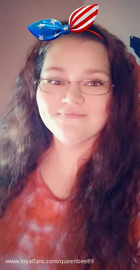 Queenbee89's Official Social Fan Page | LoyalFans