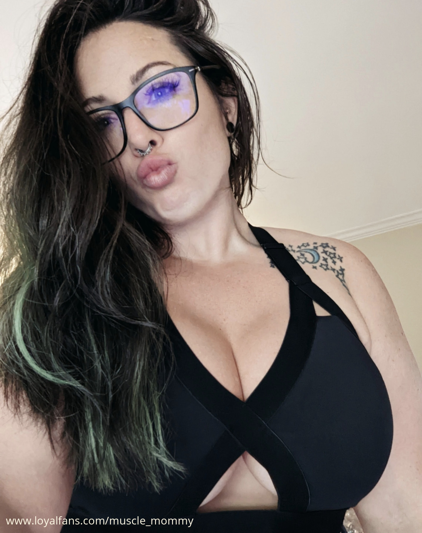 Pay Muscle Mommy’s Official Social Fan Page | LoyalFans