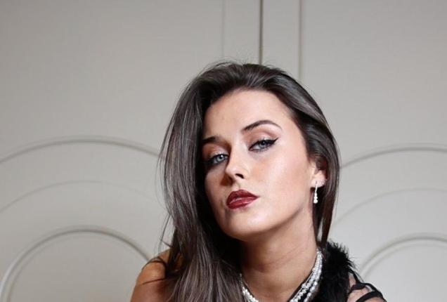 Come Closer Miss Sophia Truee Findom Femdom Mindfuck Official Photos 1369