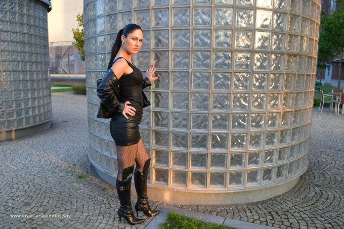 Mdm Sarka - Hogspy Official Photos | www.Loyalfans.com