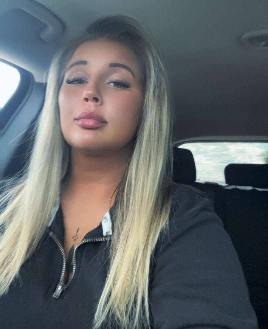 Honeyy1822's videos and clips | Official account | LoyalFans