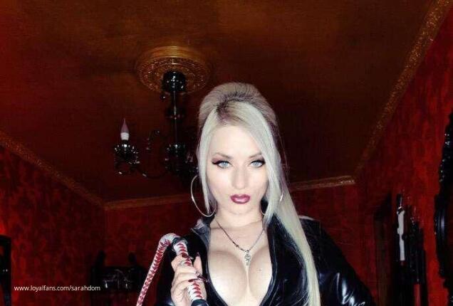 Creating art on My subbie with the cane - Sarah Dom Official Photos ...